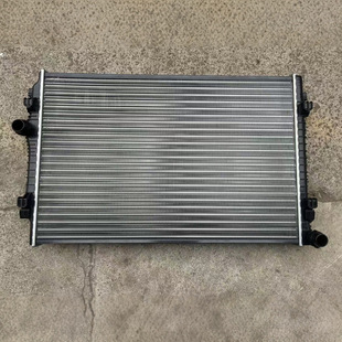 适用奔驰宝马 水箱 (中冷器款) 17118655752/17119894500/17115A-阿里巴巴