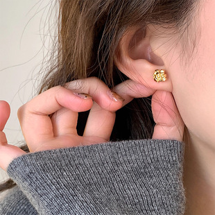 925纯银不规则熔岩耳钉女简约轻奢时髦百搭冷淡风气质耳饰9866A-阿里巴巴