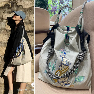 高圆圆同款ball chain购物袋春夏环保单肩包灰色胸章兔抱熊手提袋-阿里巴巴