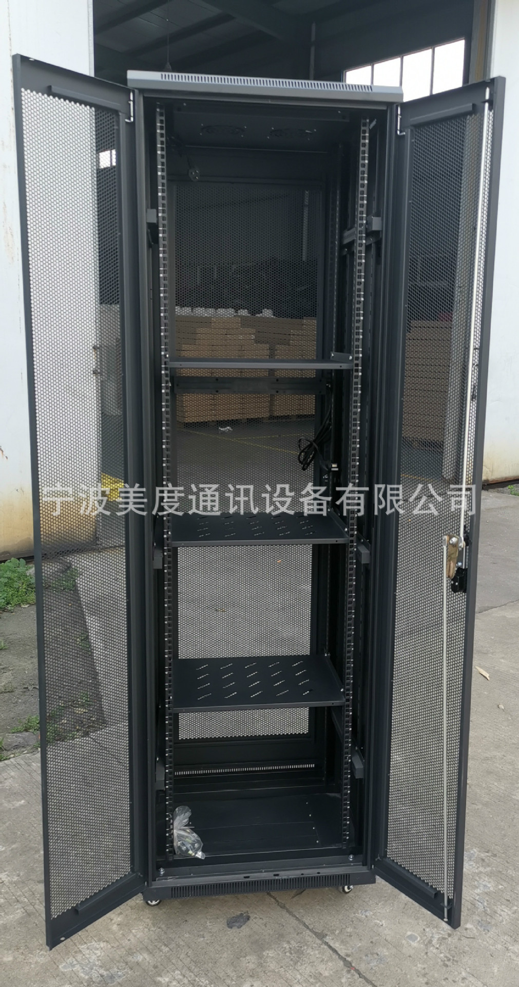 600*900*2000服务器机柜前门双开网孔门六角孔42u网络机柜UPS集成-阿里巴巴