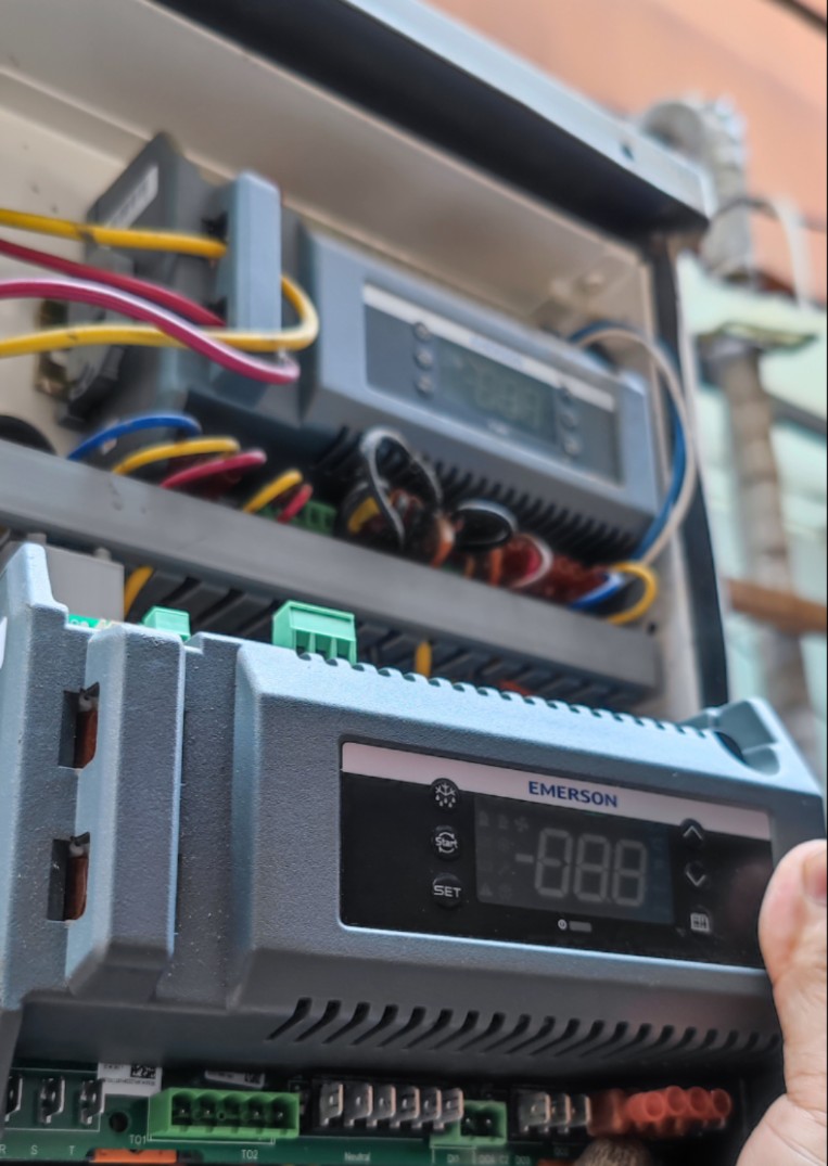 维修销售EMERSON全新正品艾默生控制器XCM25D购买全新顺丰包邮-阿里巴巴