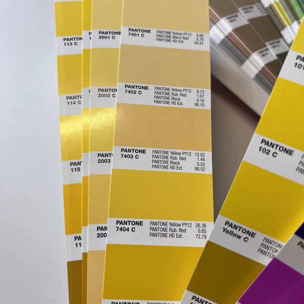 2025新版Pantone潘通CU色卡GP1601B专色印刷油漆涂料配色2390色-阿里巴巴