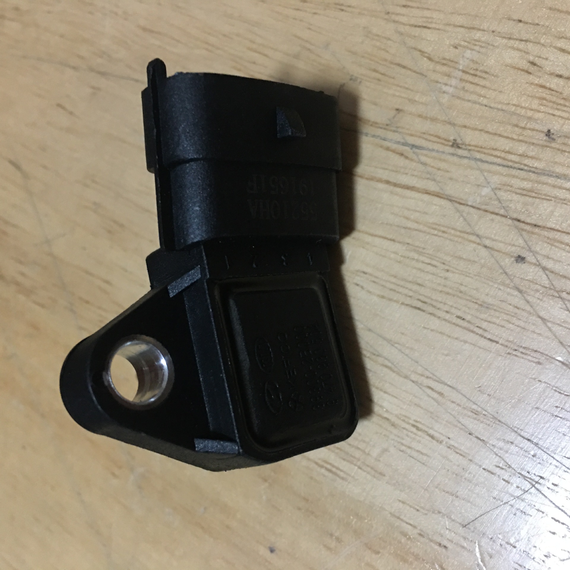 现货直拍进气压力传感适用于现代悦动39300-2B000 9470930504-阿里巴巴