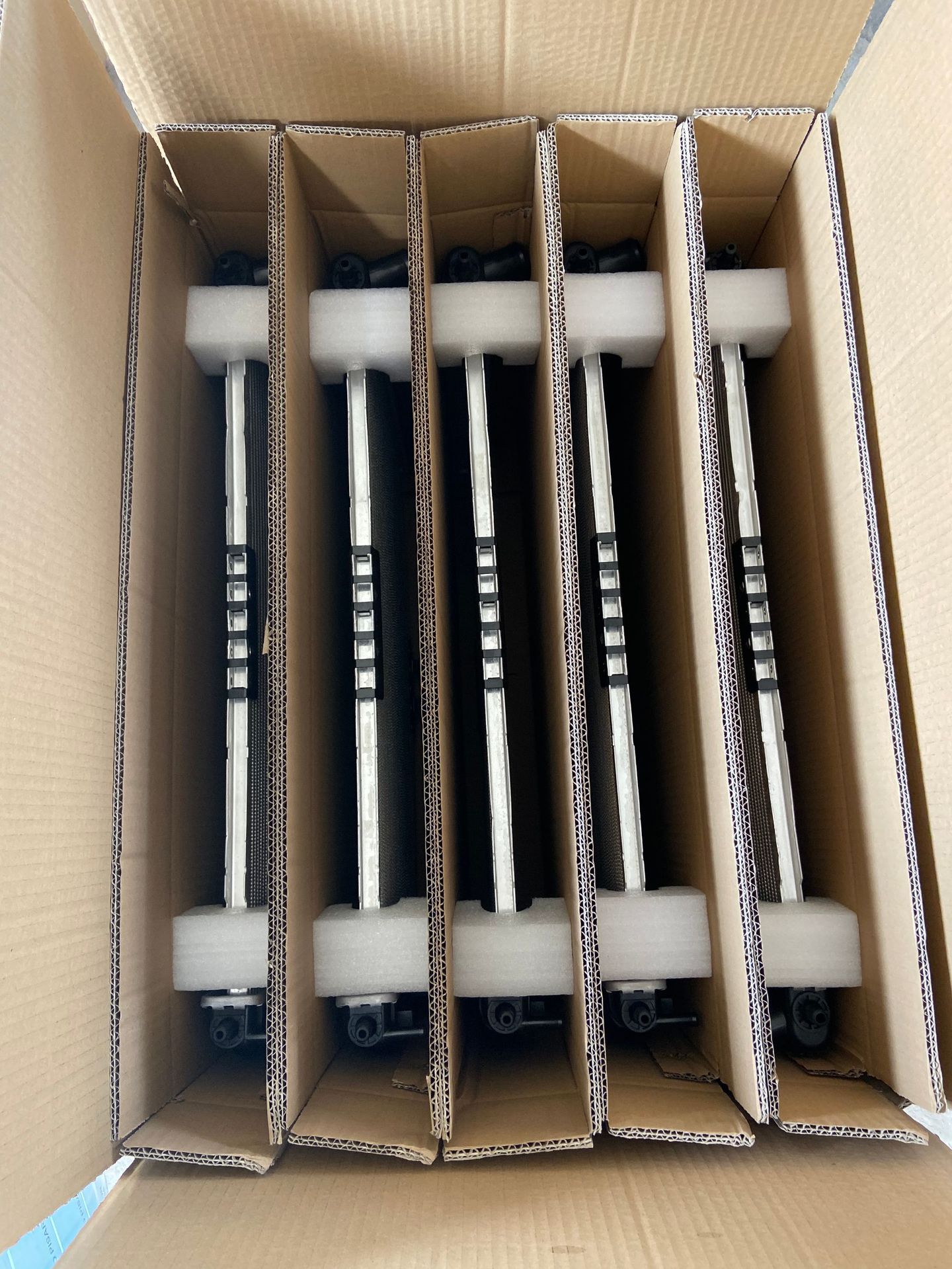 适用于现代雅绅特HYUNDAI ACCENT 2017汽车散热器 MT 25310-H9000-阿里巴巴