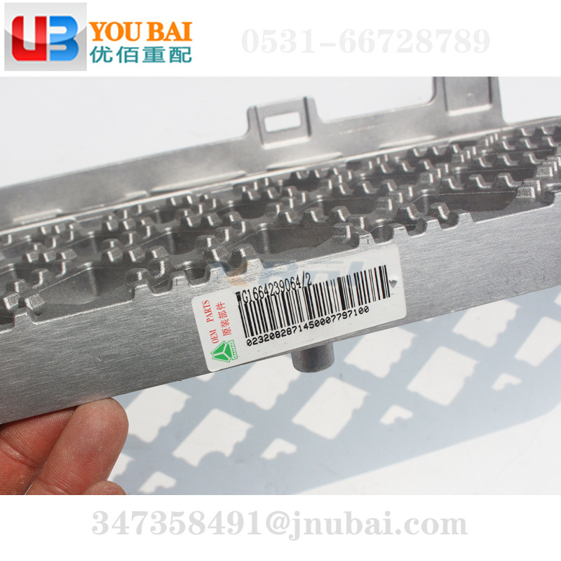 WG9925810002 重汽豪沃T7H尾灯汕德卡C7H后尾灯右-阿里巴巴