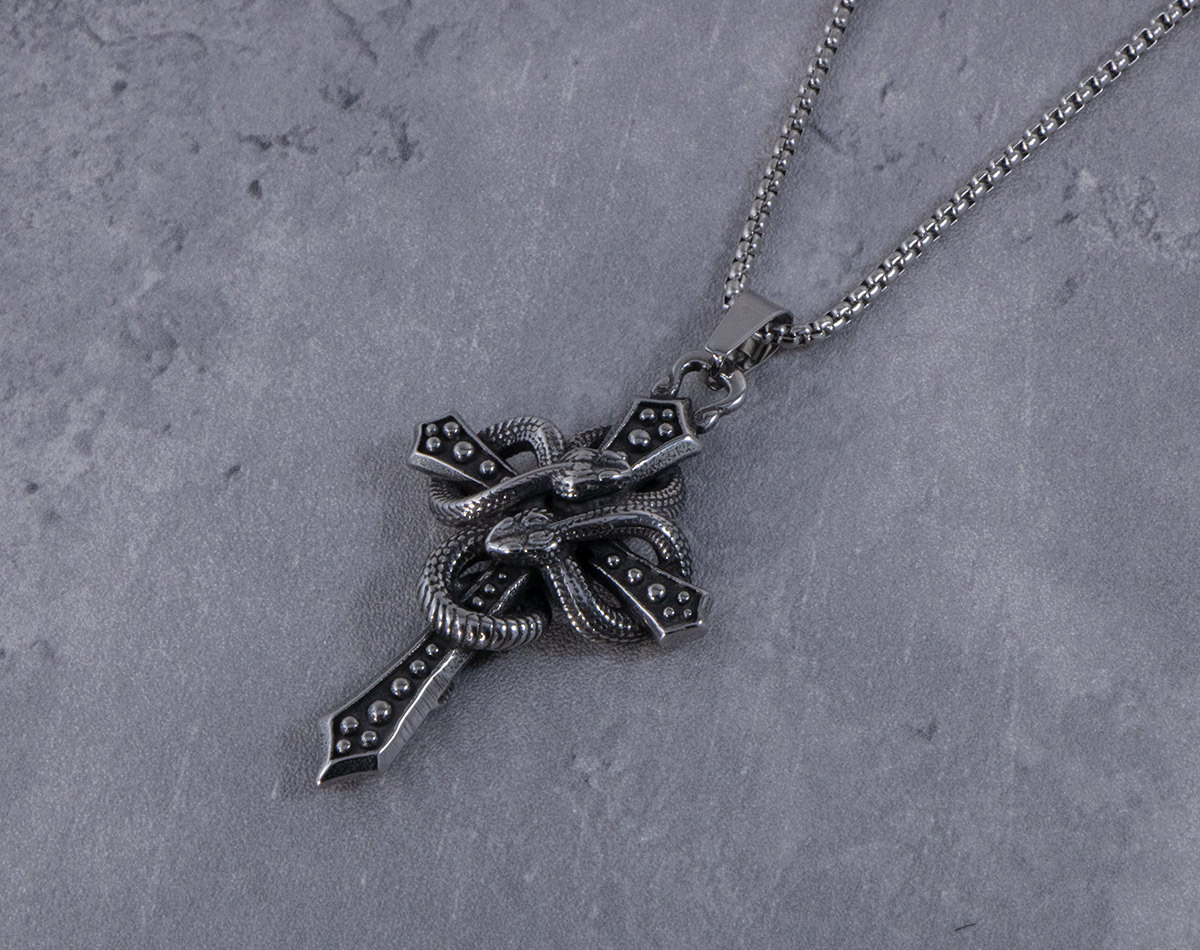 欧美钛钢新款项链 不锈钢双蛇相拥吊坠 复古蛇项链SP1053-阿里巴巴