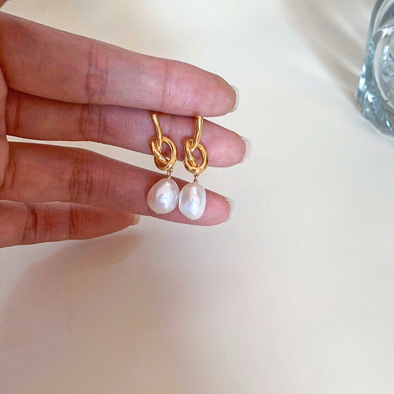 韩版轻奢复古巴洛克珍珠耳钉女925银针小众设计感14k注金打结耳环-阿里巴巴