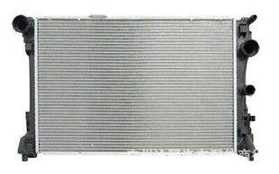 适用宝马E90/325 水箱 17117562079 A2205407830 A2205408430-阿里巴巴