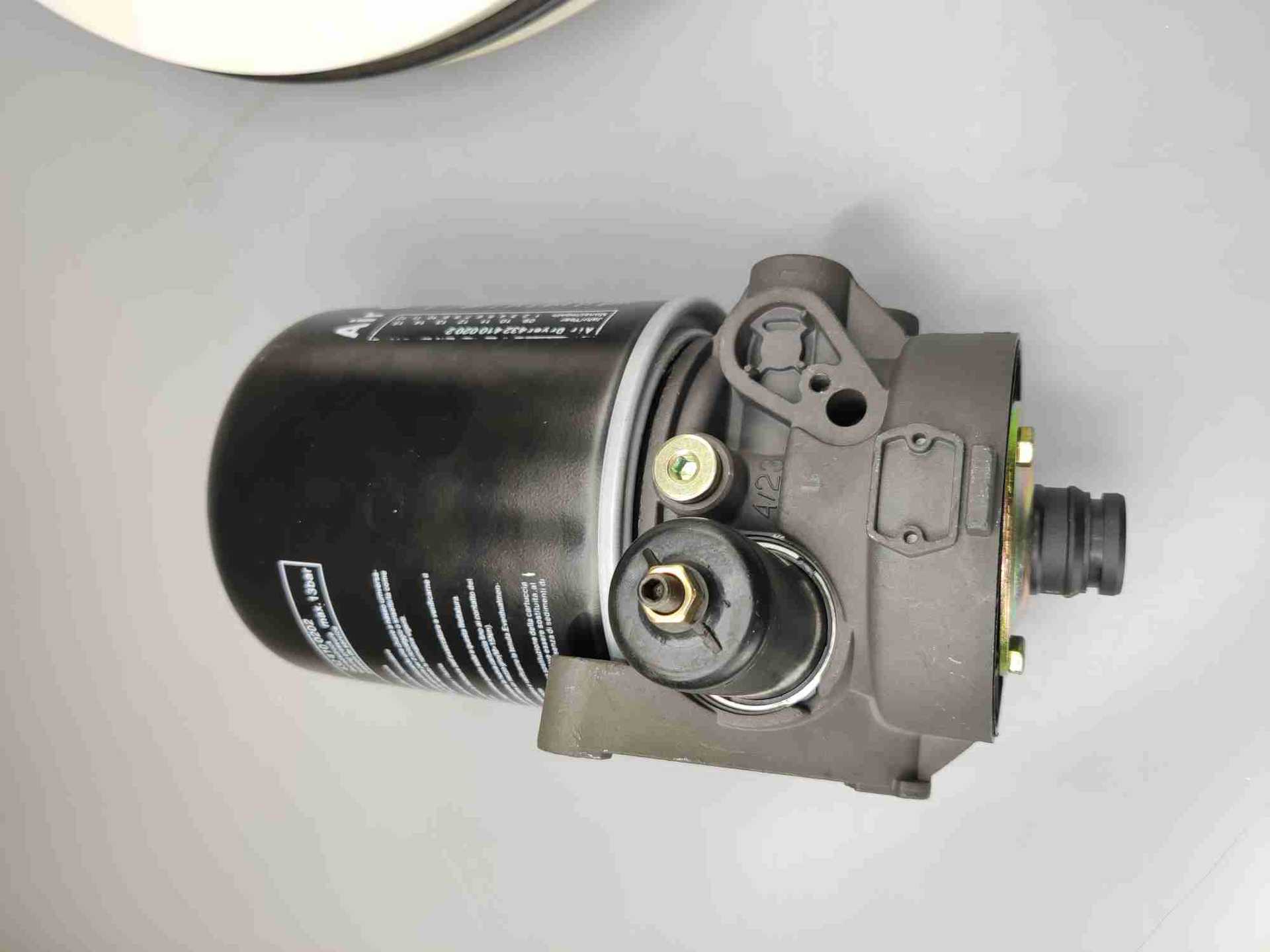 空气干燥器LA8211重卡重汽卡车卡车汽车配件零部件-阿里巴巴