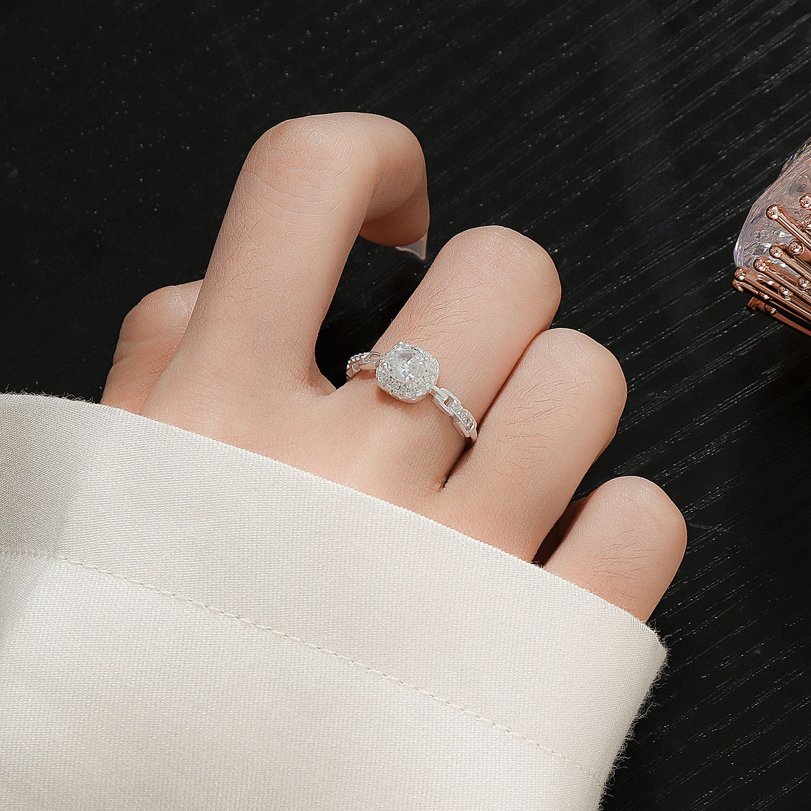 S999纯银足银方糖戒指女ins小众轻奢高级感方钻链条食指开口指环-阿里巴巴