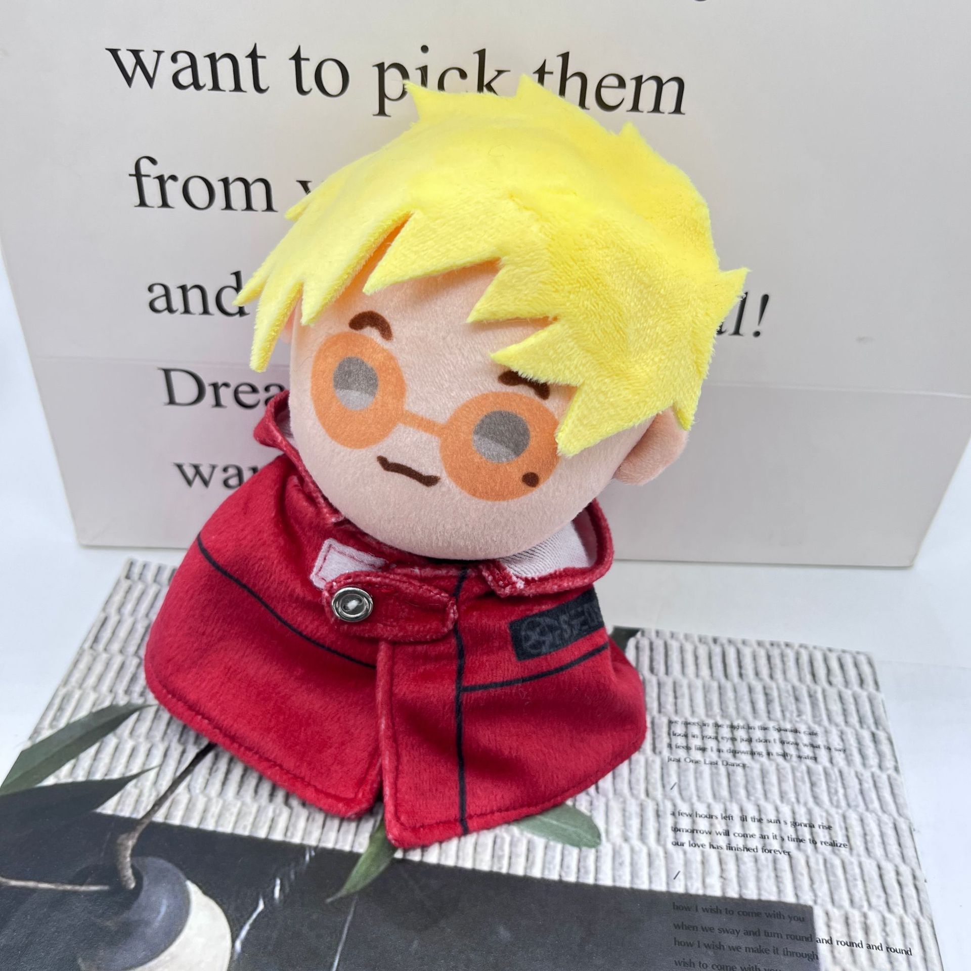 跨境新款 TRIGUN STAMPEDE plush 枪神毛绒玩具挂件 动漫周边-阿里巴巴