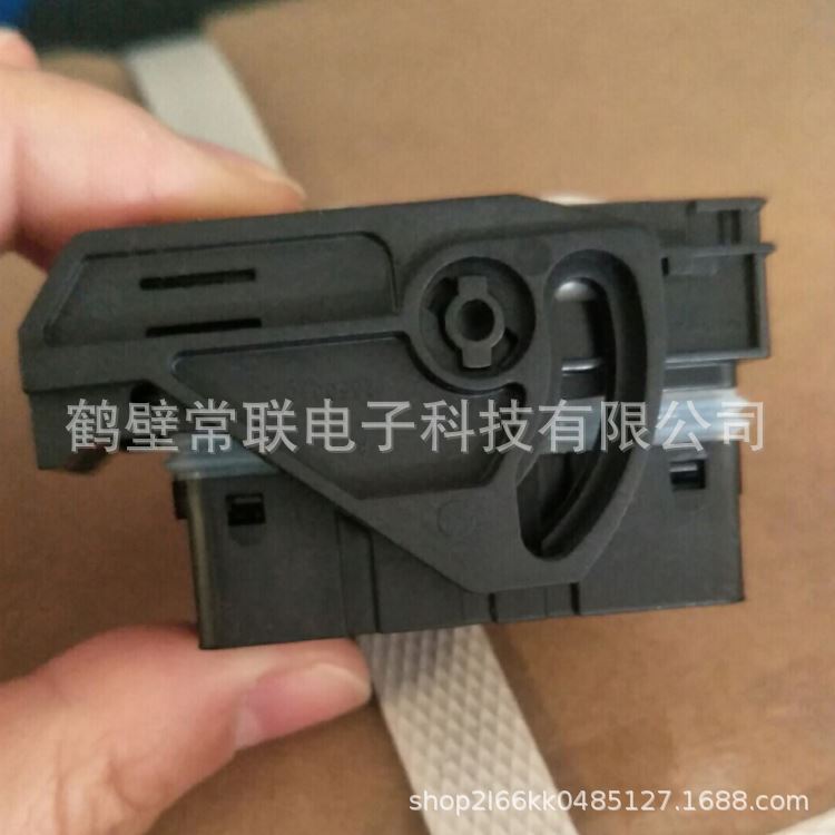 2050036-1 供应国产64孔ECU 汽车线束连接器 护套胶壳 批量售-阿里巴巴