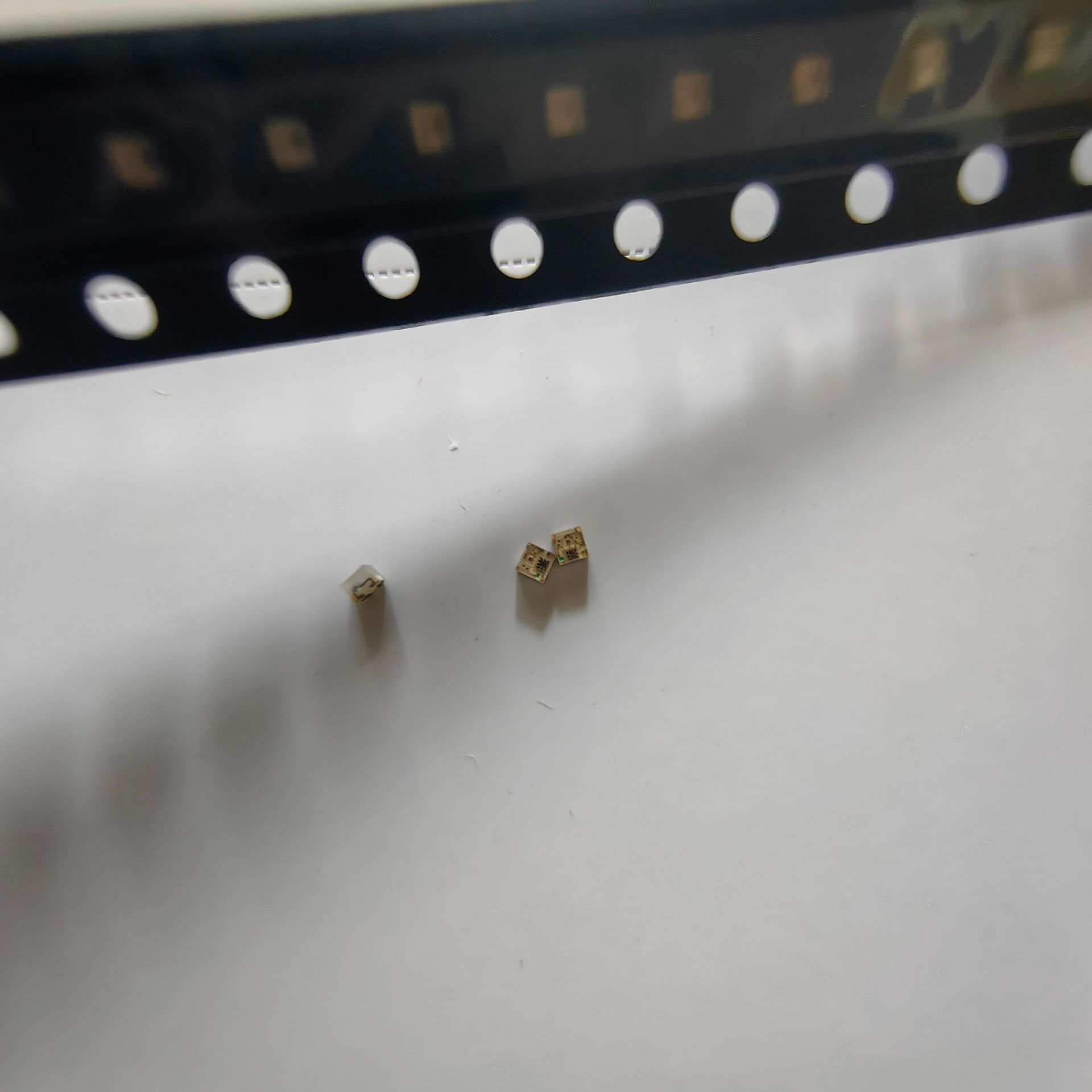 1010幻彩RGB贴片灯珠 0404全彩可编程内置IC LED灯珠-阿里巴巴