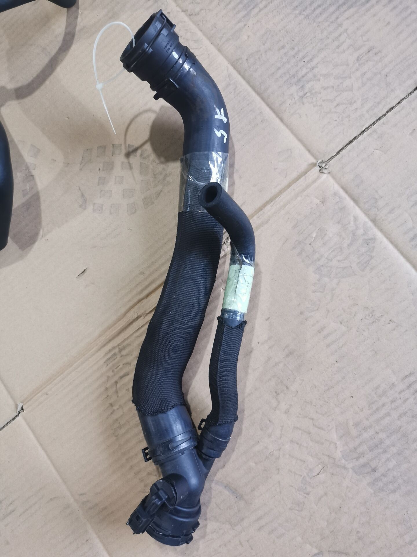 LR032094.LR006165适用于路虎 奔宝驰马散热水管增压器软管-阿里巴巴