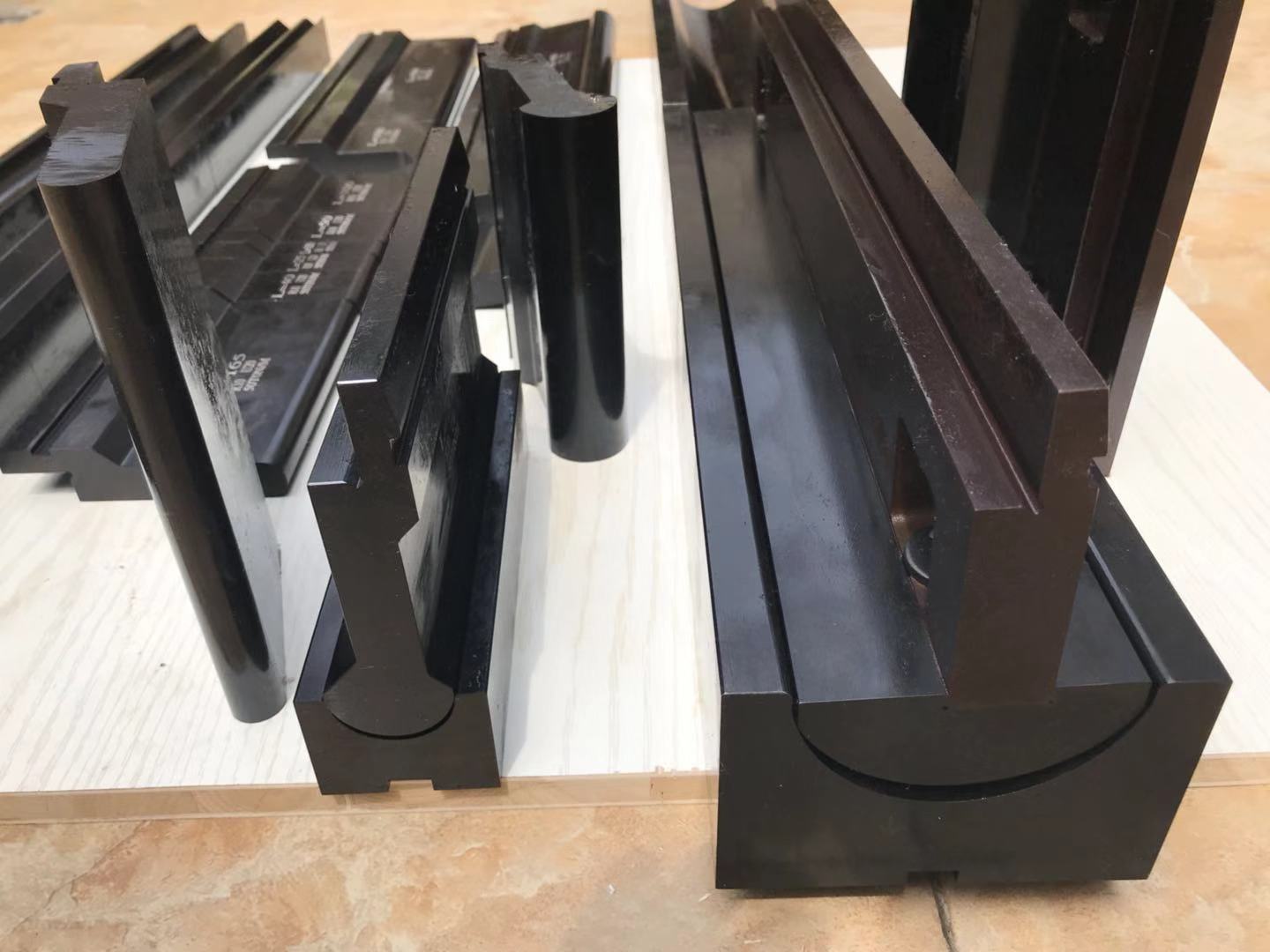 折弯机模具弧形折弯刀防干涉让位大弯模尖刀模具复合下模设计定制-阿里巴巴