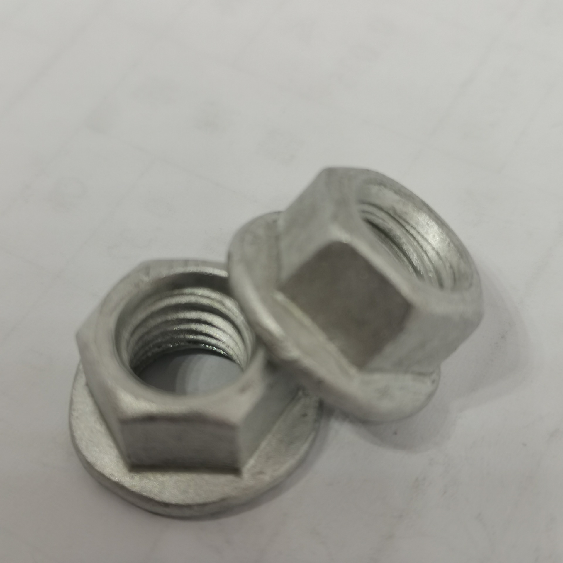 din6923六角头法兰螺母带防滑齿六角法兰螺母汽车螺母-阿里巴巴