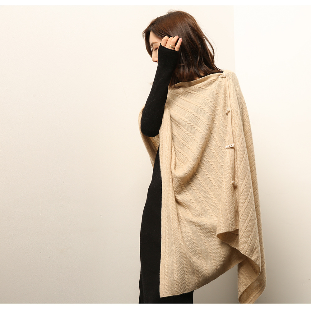 内蒙古厂家直销女士经典款纯山羊绒牛角扣绞花披肩-阿里巴巴