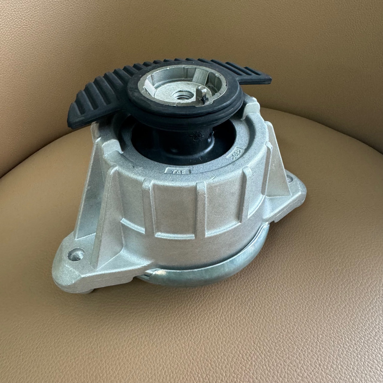 适用于奔驰W204W212发动机机脚胶引擎胶墩支架胶垫OE:2042404317-阿里巴巴