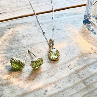 925银不规则天然水晶耳钉项链agete新款日系小清新橄榄石吊坠套装-阿里巴巴