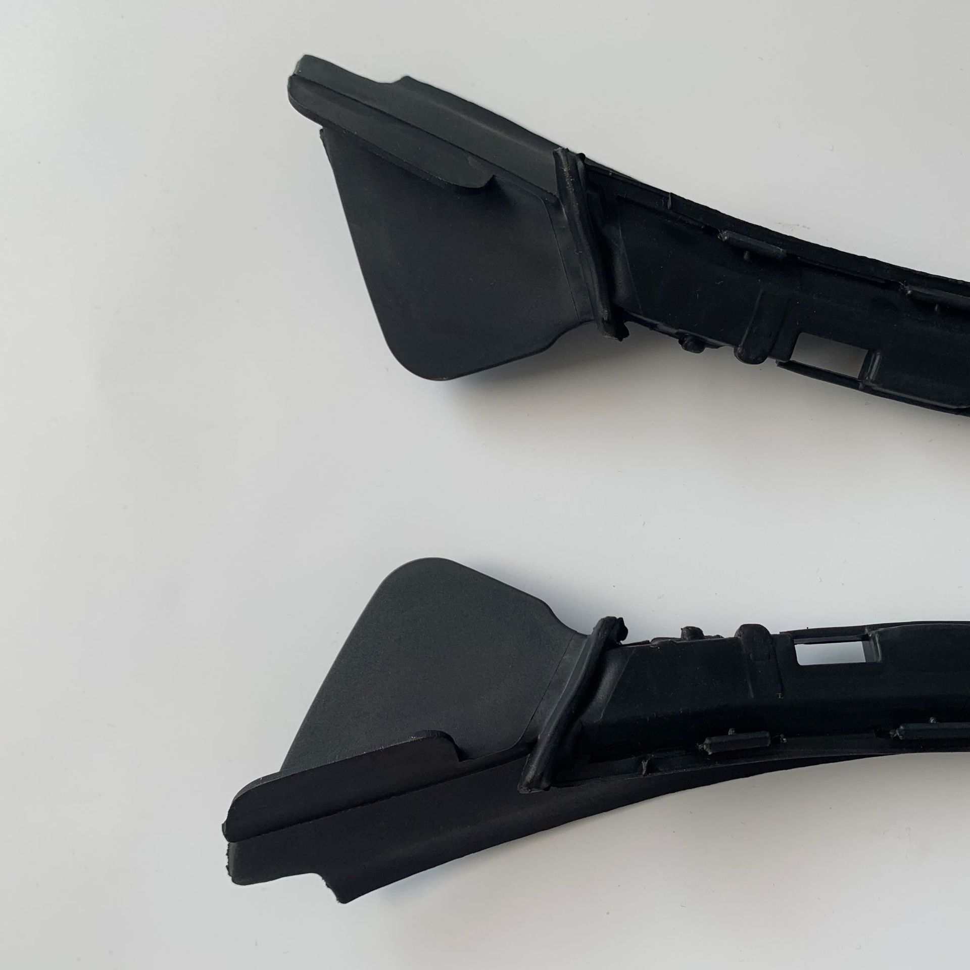 适用奔驰W212前挡风玻璃压条侧饰条左右外条密封条车顶导雨槽-阿里巴巴