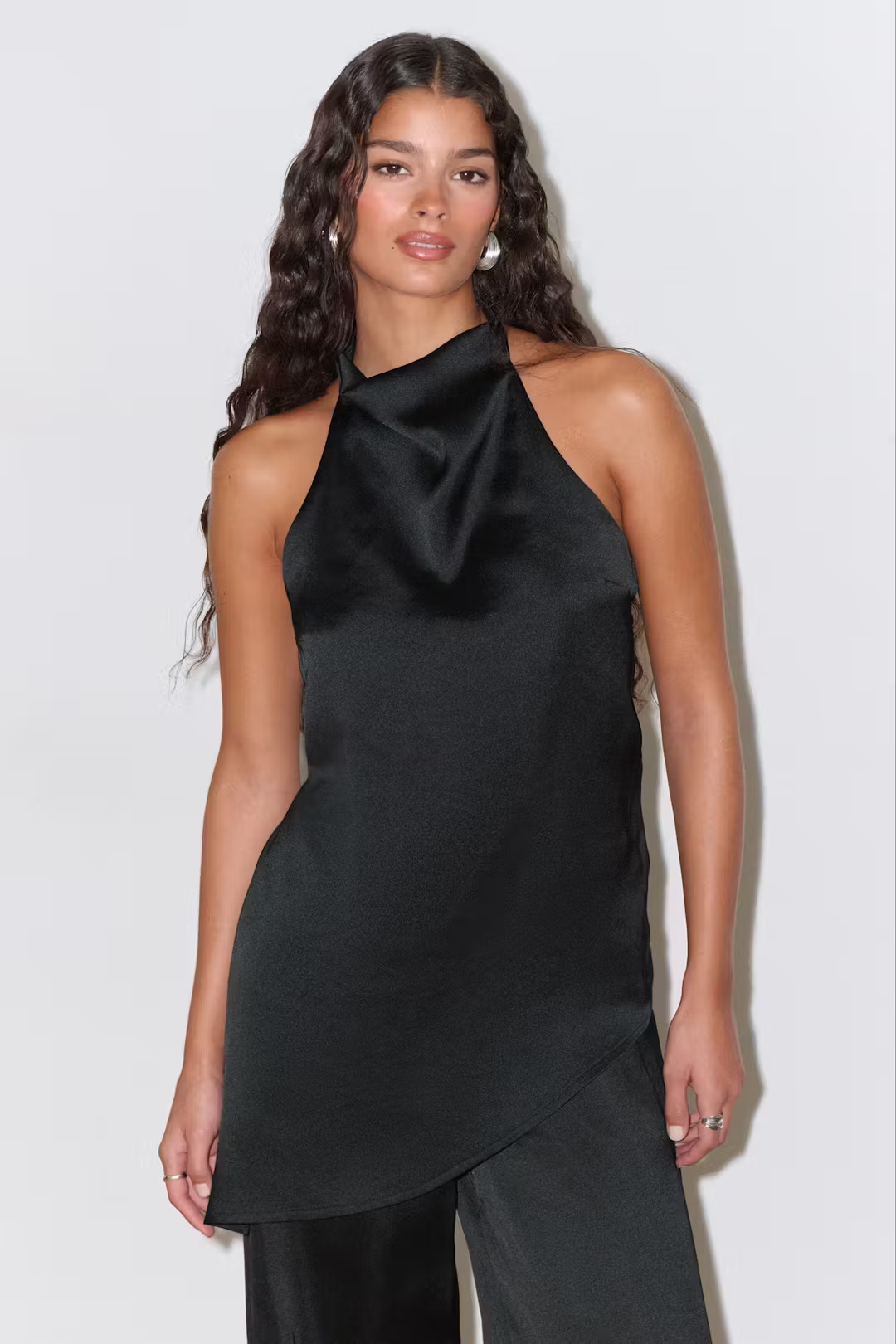 欧美2025跨境辣妹女装上衣街头纯色气质露背缎面女装挂脖上衣女-阿里巴巴