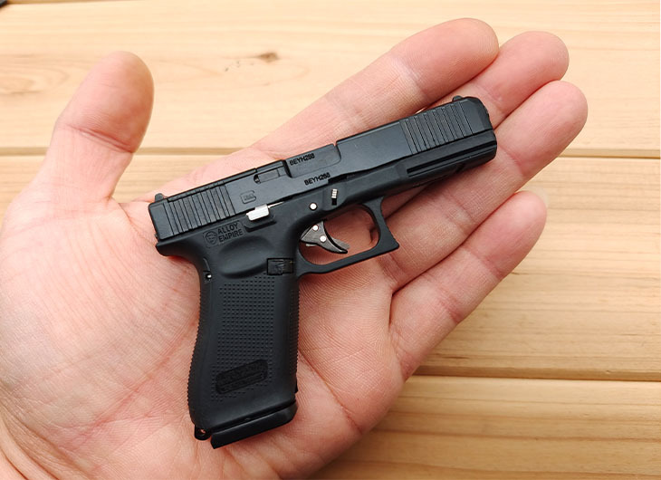 1：2.05合金帝国大号格洛克GLOCK模型玩具枪G17抛壳金属 不可发射-阿里巴巴