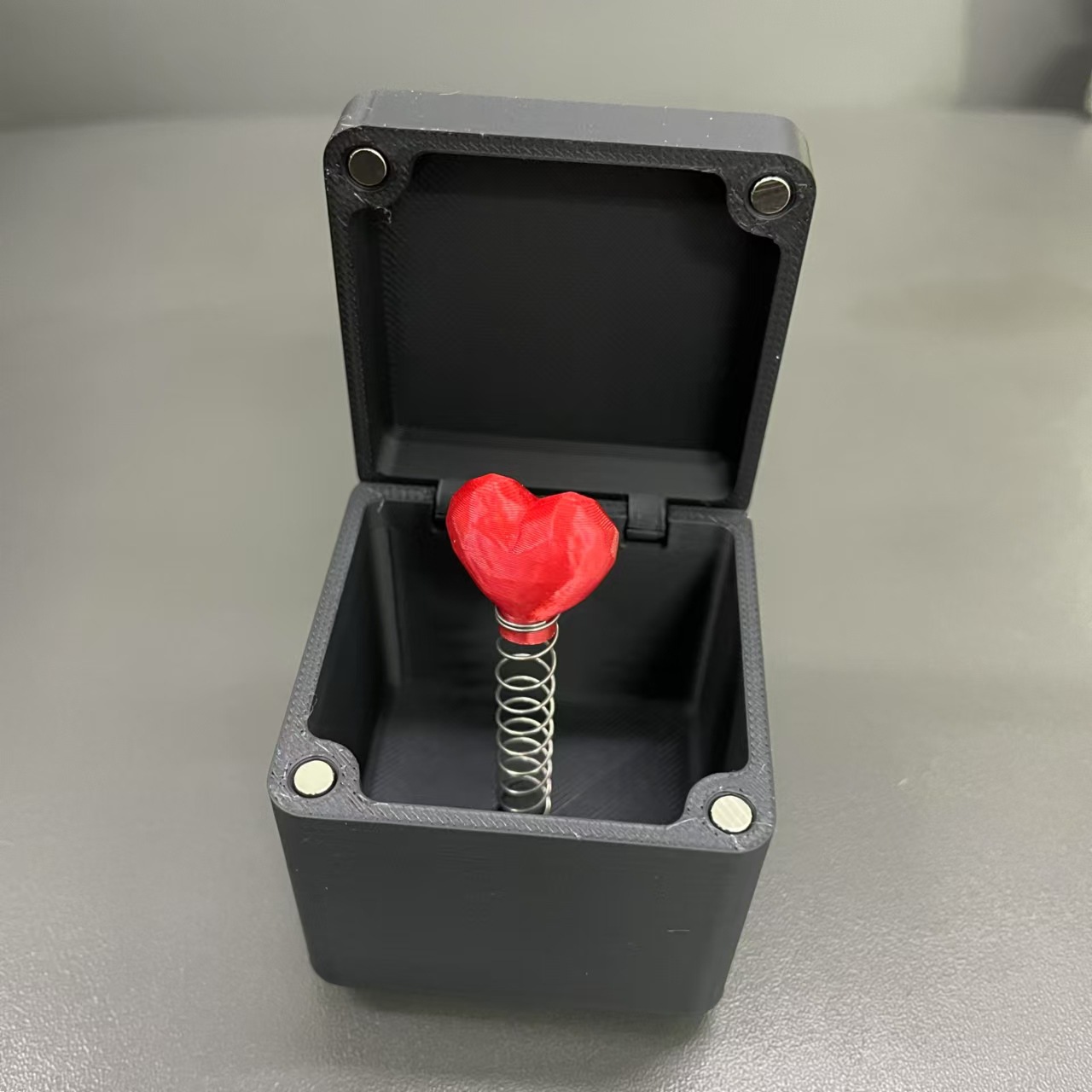 Middle Finger in a Box圣诞盒子恶搞中指跨境搞笑创意-阿里巴巴