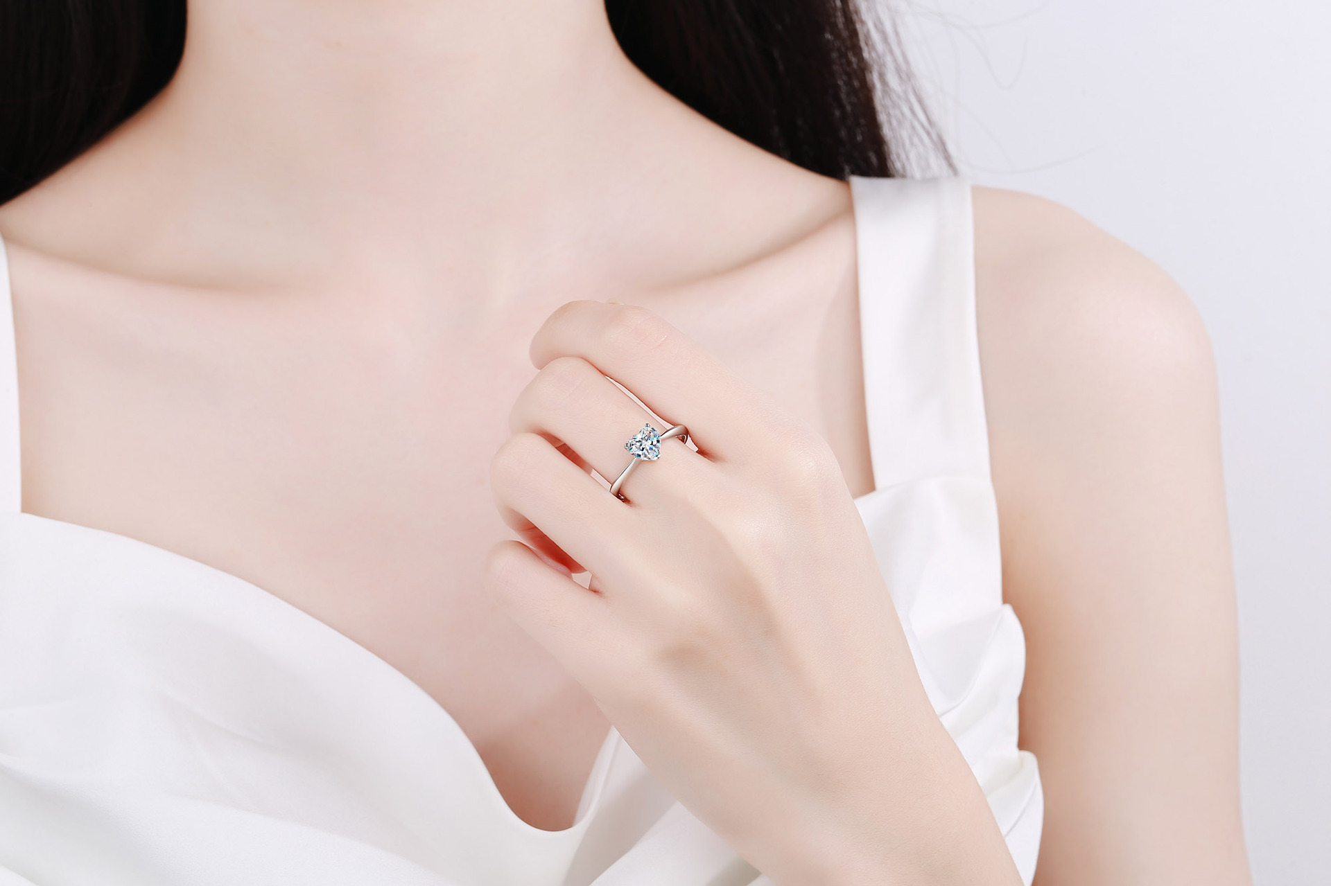 925纯银心形莫桑石戒指女镀pt950金爱心轻奢浪漫求婚戒厂家带批发-阿里巴巴