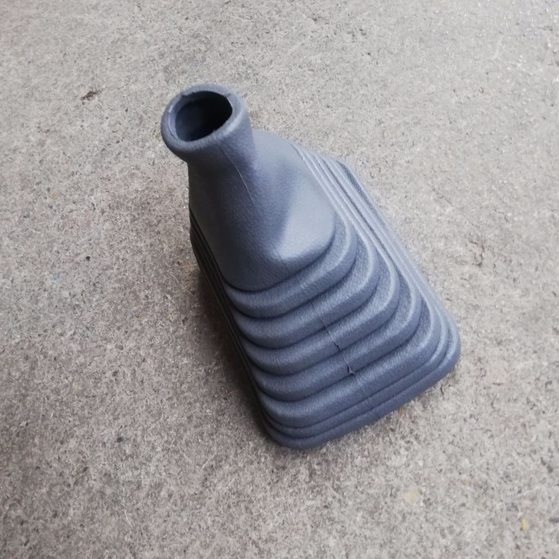 重汽豪沃T7H配件 陕汽德龙 欧曼配件 促销 AZ9700240077 防尘罩-阿里巴巴