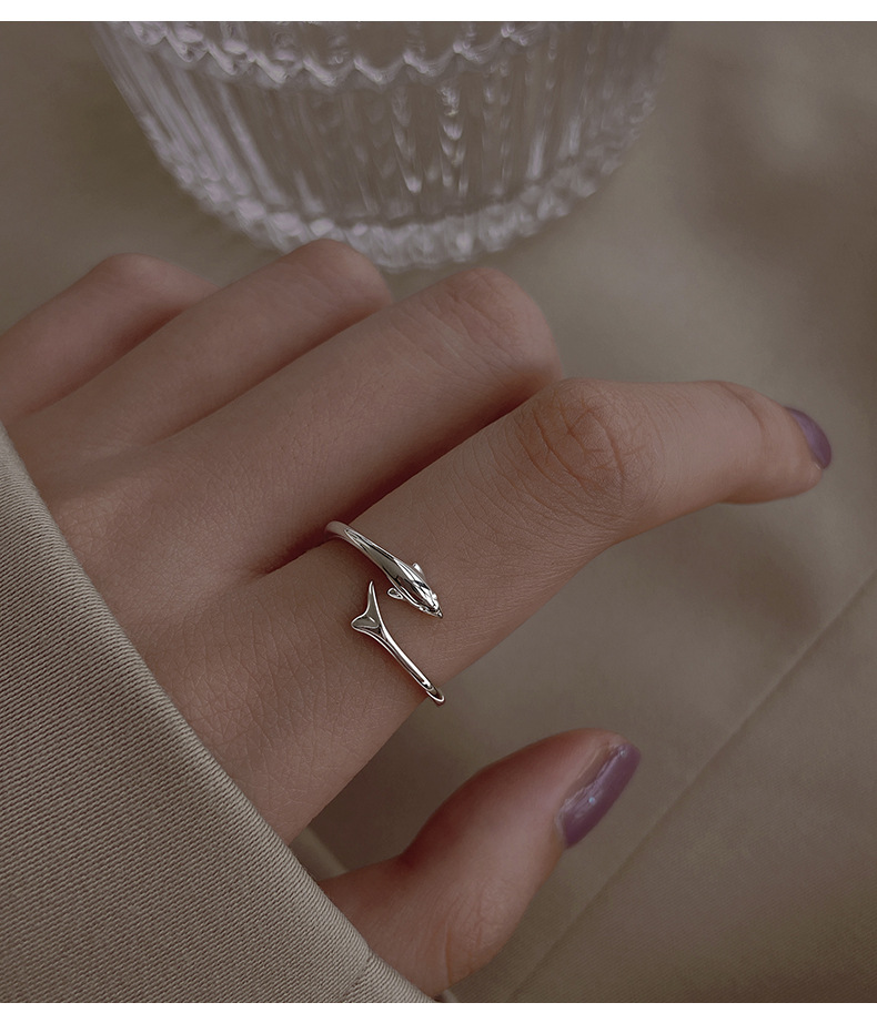韩版S925银海豚戒指女2022年新款小众设计鱼尾食指戒开口戒子尾戒-阿里巴巴