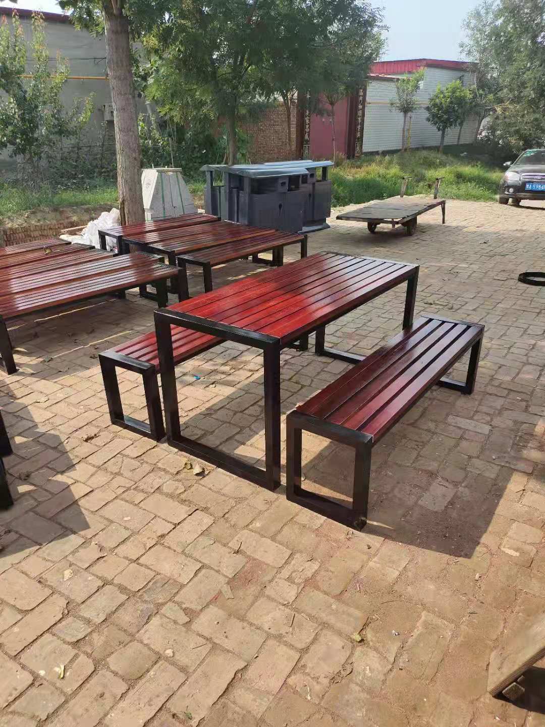 源头厂家供应户外桌椅组合棋盘桌椅实木塑木景区休息座椅公共坐凳-阿里巴巴