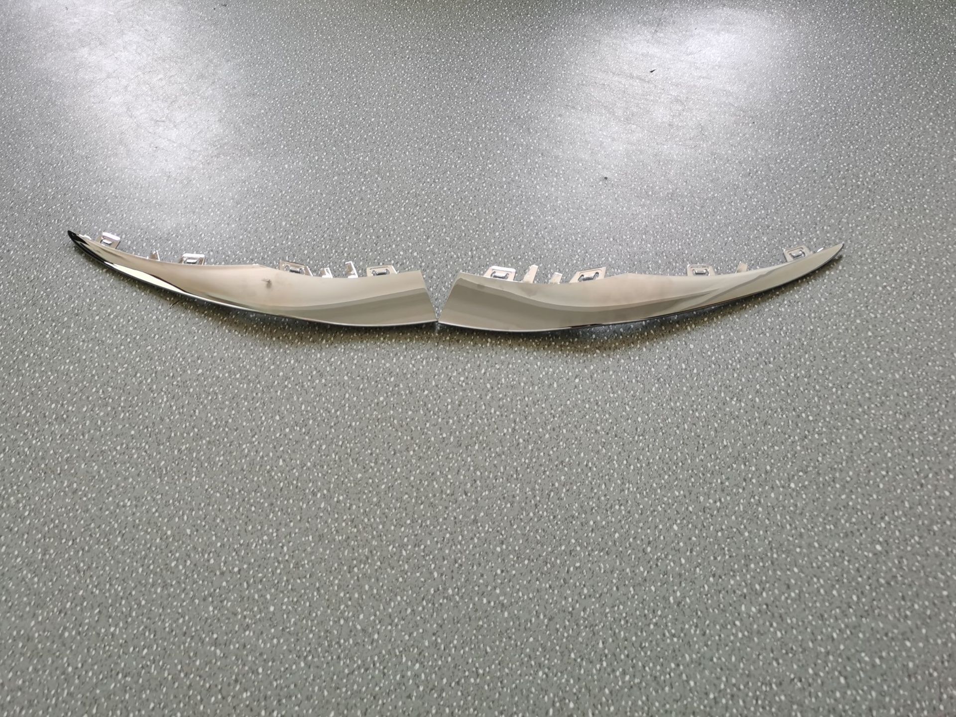 适用W205C200C300C400C450C63前杠前唇电镀亮条饰条中间前杠亮条-阿里巴巴