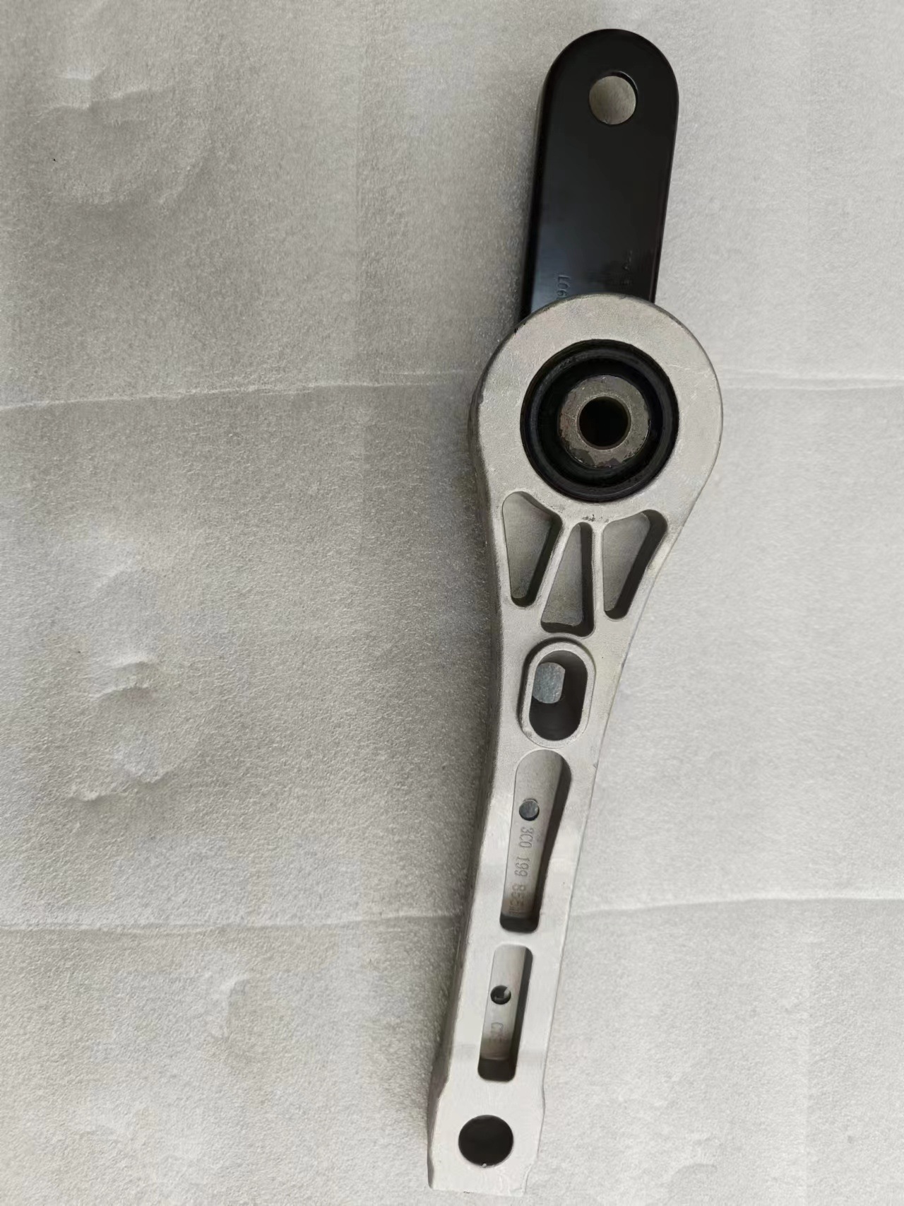 3C0199855M 适用于大众迈腾 CC发动机支架垫 机脚胶 元宝梁支架-阿里巴巴