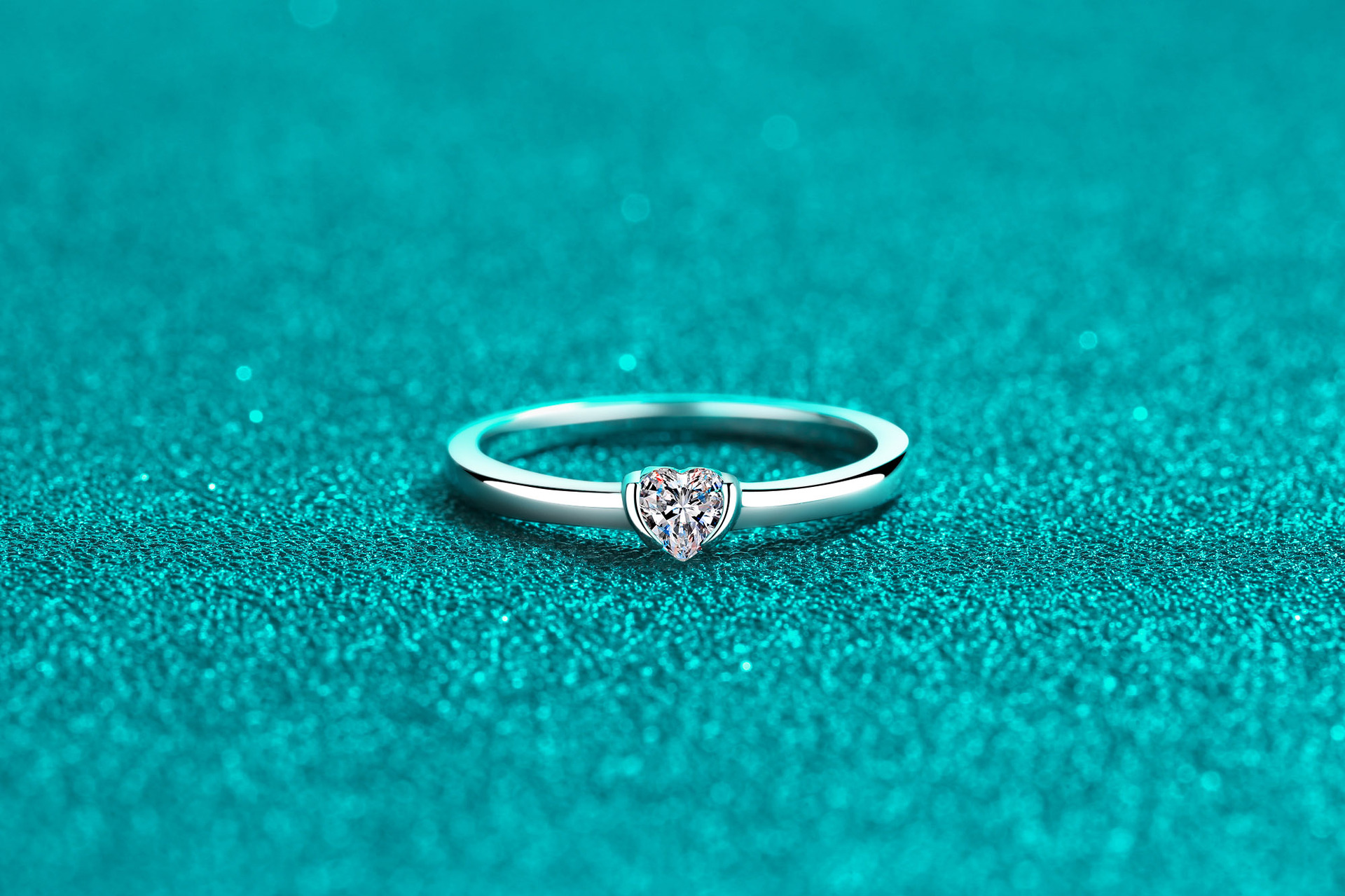 925纯银女镀pt950金戒指厂家现货批发30分心形莫桑石戒指包镶指环-阿里巴巴