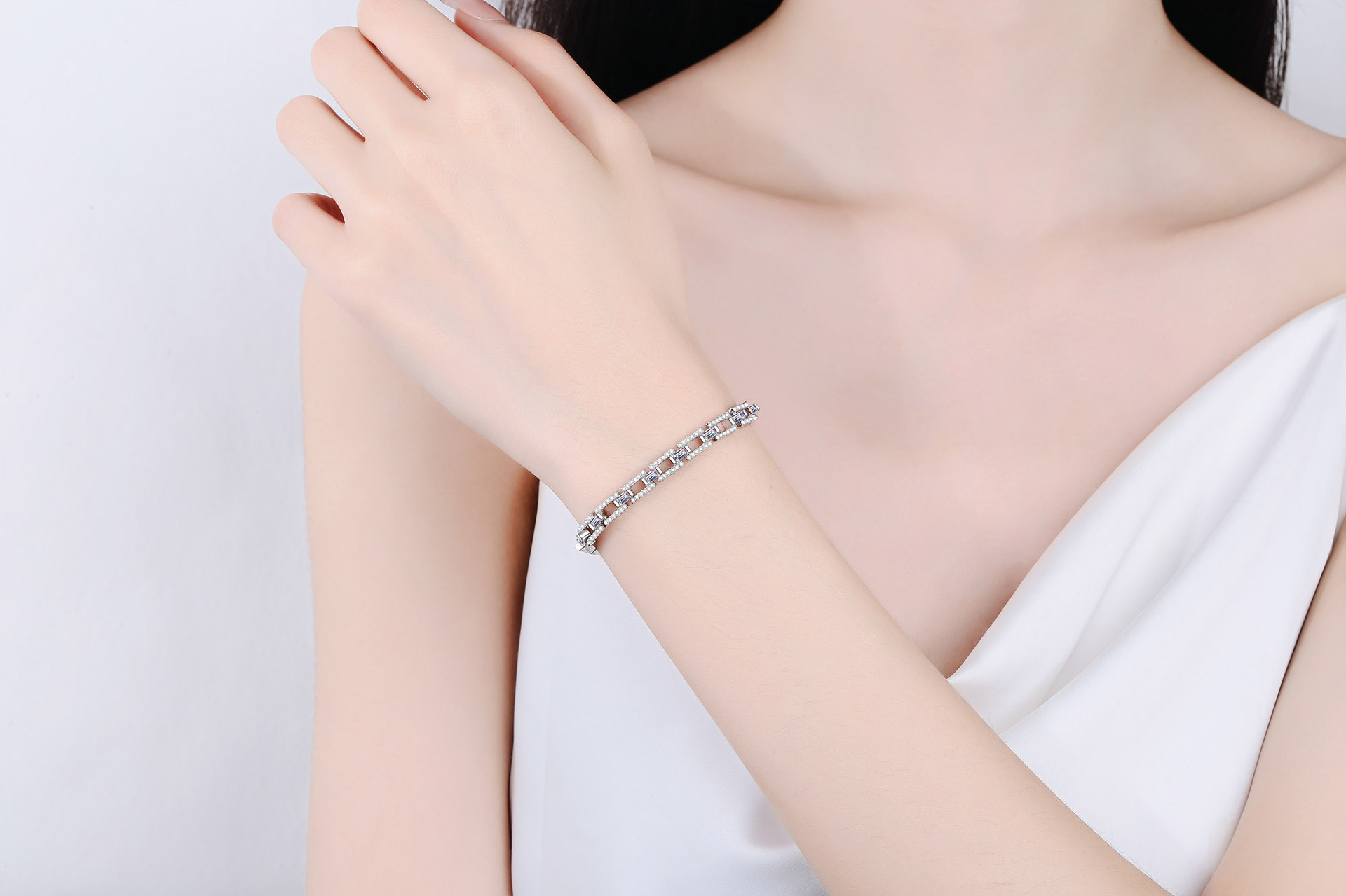 925纯银手链女豪华群镶莫桑石手镯镀pt950金镯子厂家现货批发-阿里巴巴