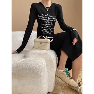 司南 早春新款 时髦博主字母印花圆领开衩显瘦长袖连衣裙 SN7026-阿里巴巴