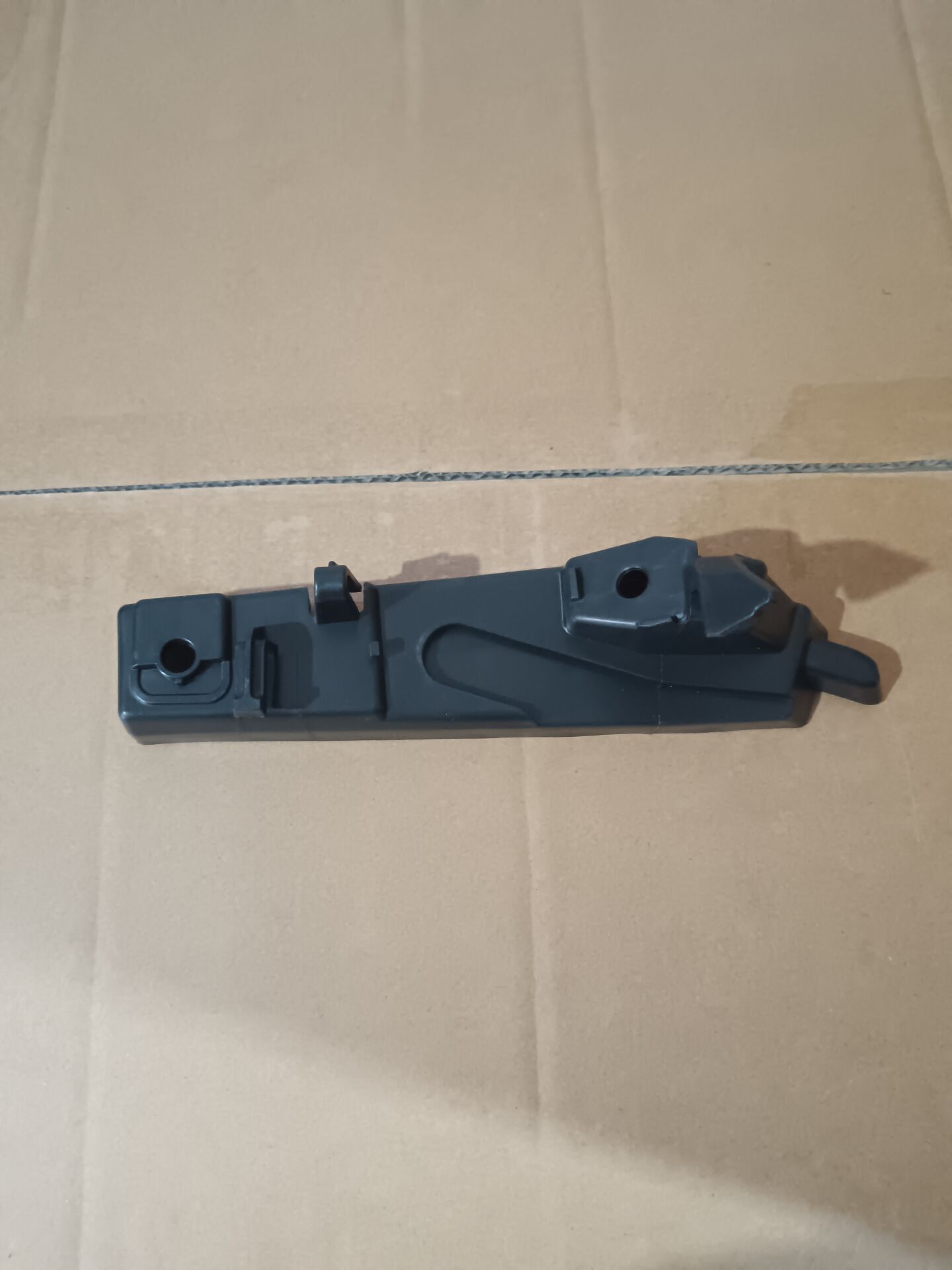 适用于保时捷汽车配件新款帕拉梅拉971叶子板支架R 971807284-阿里巴巴