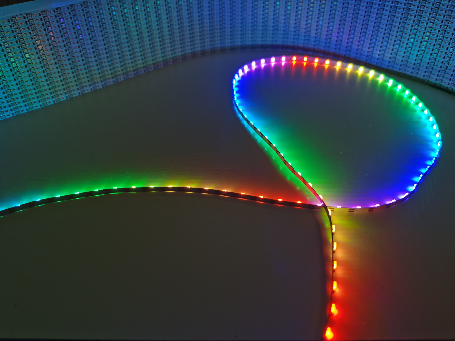 超窄2.6mm幻彩灯带 5v低压0807窄板rgb流水跑马ws2812b氛围灯带-阿里巴巴